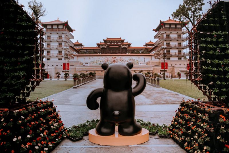 Visiting Fo Guang Shan Monastery in Kaohsiung, Taiwan | Jake and Dannie