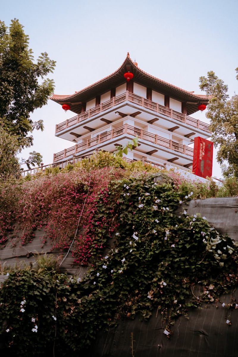 Visiting Fo Guang Shan Monastery in Kaohsiung, Taiwan | Jake and Dannie
